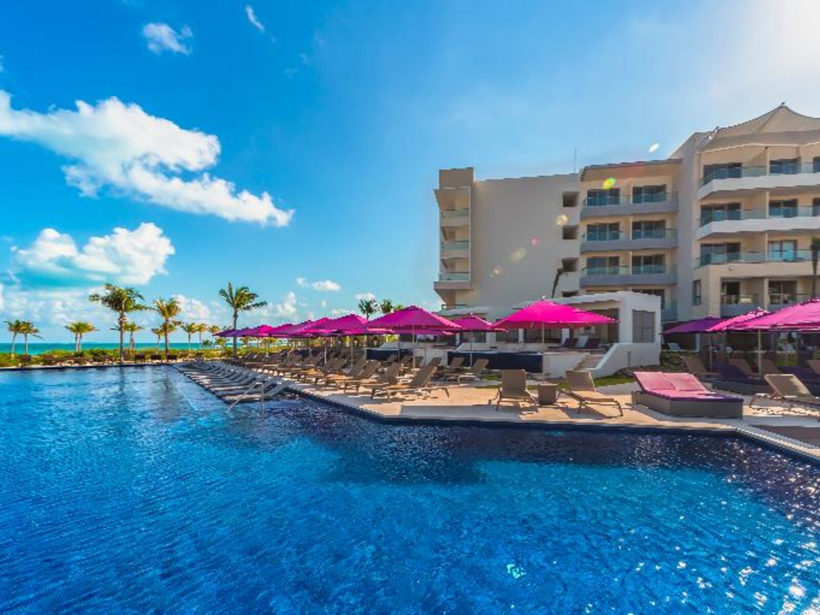 Planet Hollywood Beach Resort Cancun - Holidaylifestyle